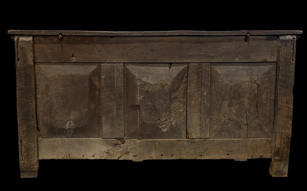 Truhe mit Bogenverzierung | Ódon-fon Antikvitás Vác